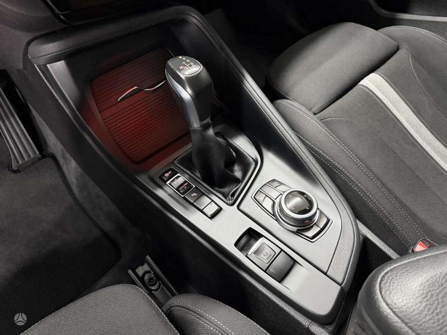 Black BMW X1 2016 in Utena, with an engine capacity of 2.00 L and mileage of 290 thousand km for 11150 €, photo 15 on AUTOMOTO.COM.LV