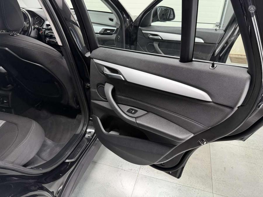 Black BMW X1 2016 in Utena, with an engine capacity of 2.00 L and mileage of 290 thousand km for 11150 €, photo 23 on AUTOMOTO.COM.LV