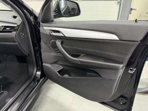 Black BMW X1 2016 in Utena, with an engine capacity of 2.00 L and mileage of 290 thousand km for 11150 €, photo 25 on AUTOMOTO.COM.LV