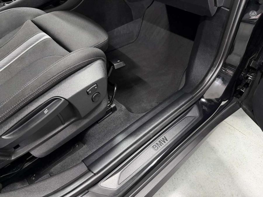 Black BMW X1 2016 in Utena, with an engine capacity of 2.00 L and mileage of 290 thousand km for 11150 €, photo 26 on AUTOMOTO.COM.LV