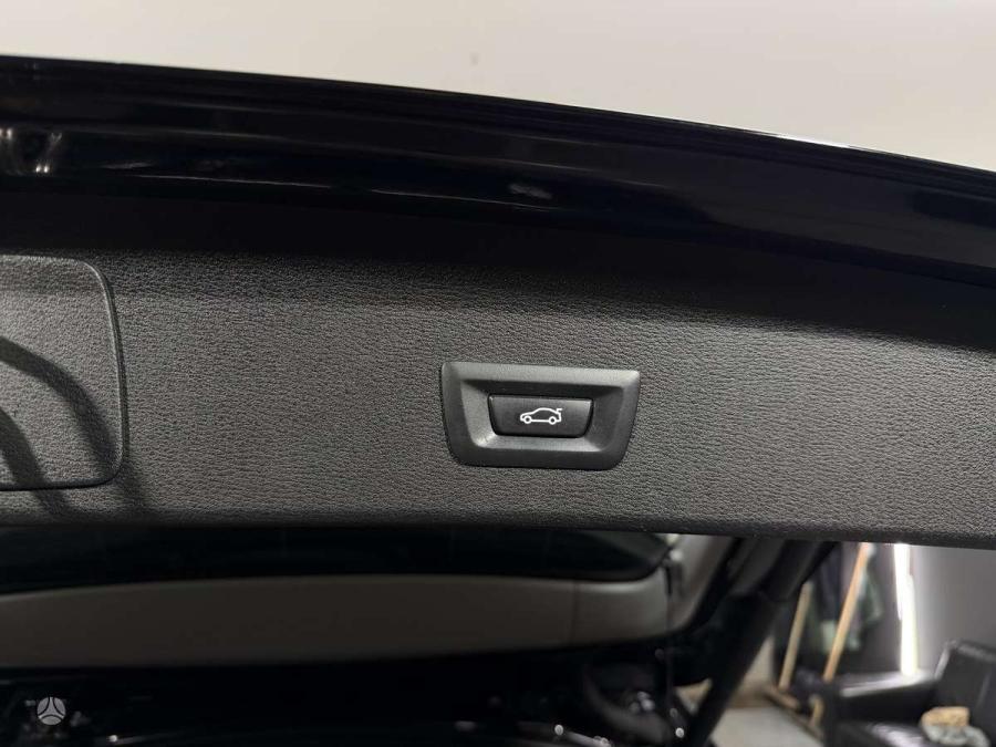 Black BMW X1 2016 in Utena, with an engine capacity of 2.00 L and mileage of 290 thousand km for 11150 €, photo 29 on AUTOMOTO.COM.LV