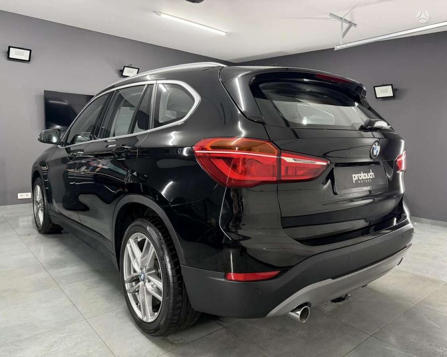 Black BMW X1 2016 in Utena, with an engine capacity of 2.00 L and mileage of 290 thousand km for 11150 €, photo 34 on AUTOMOTO.COM.LV