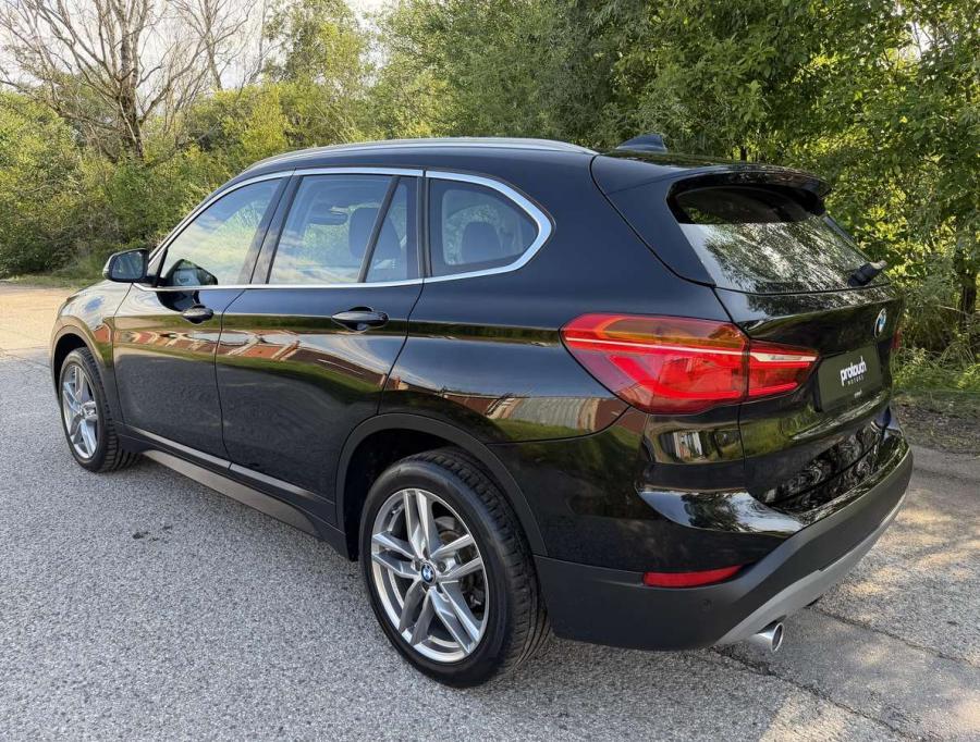 Black BMW X1 2016 in Utena, with an engine capacity of 2.00 L and mileage of 290 thousand km for 11150 €, photo 42 on AUTOMOTO.COM.LV