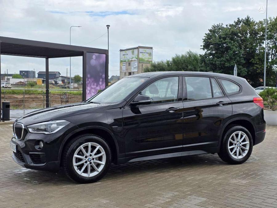 Black BMW X1 2016 in Taurage, with an engine capacity of 2.00 L and mileage of 300 thousand km for 7490 €, photo 5 on AUTOMOTO.COM.LV