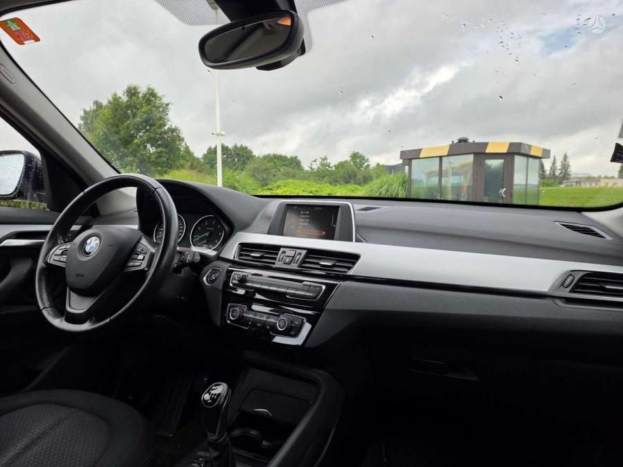 Black BMW X1 2016 in Taurage, with an engine capacity of 2.00 L and mileage of 300 thousand km for 7490 €, photo 11 on AUTOMOTO.COM.LV