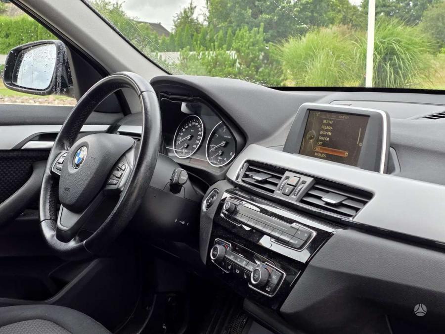 Black BMW X1 2016 in Taurage, with an engine capacity of 2.00 L and mileage of 300 thousand km for 7490 €, photo 12 on AUTOMOTO.COM.LV