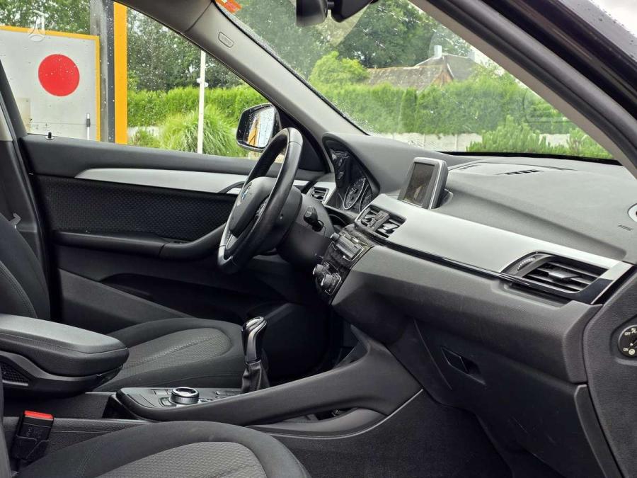 Black BMW X1 2016 in Taurage, with an engine capacity of 2.00 L and mileage of 300 thousand km for 7490 €, photo 13 on AUTOMOTO.COM.LV