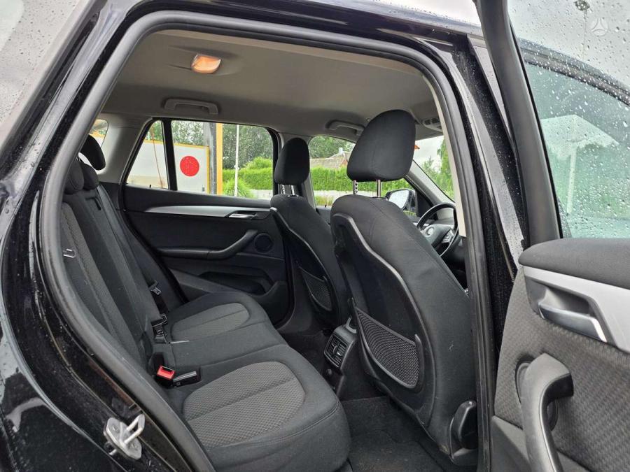 Black BMW X1 2016 in Taurage, with an engine capacity of 2.00 L and mileage of 300 thousand km for 7490 €, photo 16 on AUTOMOTO.COM.LV