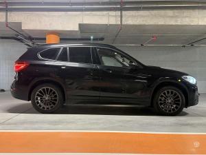 Black BMW X1 2016 in Vilnius, with an engine capacity of 2.00 L and mileage of 288 thousand km for 14500 €, photo 4 on AUTOMOTO.COM.LV