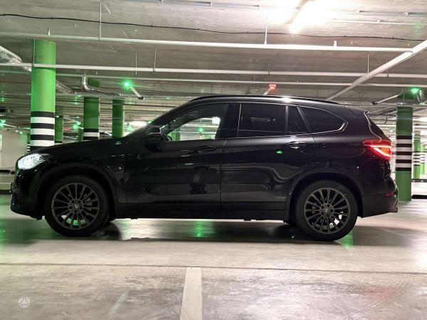 Black BMW X1 2016 in Vilnius, with an engine capacity of 2.00 L and mileage of 288 thousand km for 14500 €, photo 4 on AUTOMOTO.COM.LV