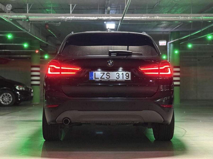 Black BMW X1 2016 in Vilnius, with an engine capacity of 2.00 L and mileage of 288 thousand km for 14500 €, photo 7 on AUTOMOTO.COM.LV