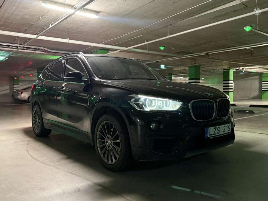 Black BMW X1 2016 in Vilnius, with an engine capacity of 2.00 L and mileage of 288 thousand km for 14500 €, photo 8 on AUTOMOTO.COM.LV