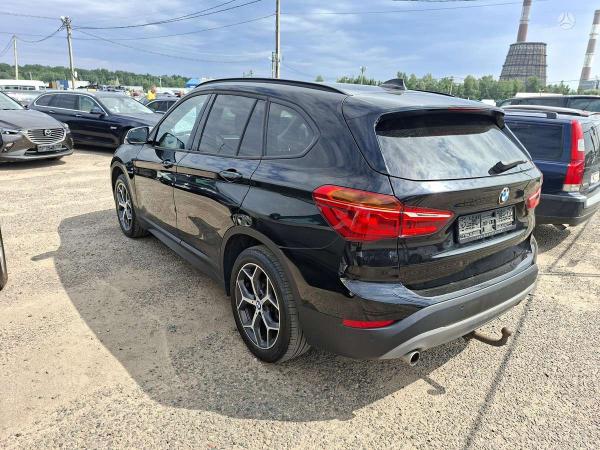 Black BMW X1 2016 in Kaunas, with an engine capacity of 2.00 L and mileage of 248 thousand km for 9900 €, photo 3 on AUTOMOTO.COM.LV