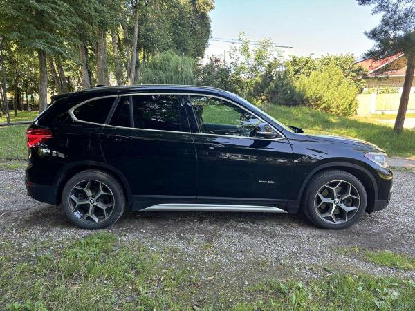 Black BMW X1 2016 in Kaunas, with an engine capacity of 2.00 L and mileage of 200 thousand km for 13990 €, photo 8 on AUTOMOTO.COM.LV