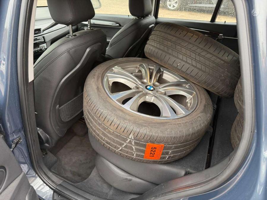 Black BMW X1 2016 in Raseiniai, with an engine capacity of 2.00 L and mileage of 171 thousand km for 9300 €, photo 13 on AUTOMOTO.COM.LV