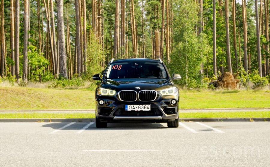 Black BMW X1 2016 in Riga, with an engine capacity of 2.00 L and mileage of 251 thousand km for 12990 €, photo 4 on AUTOMOTO.COM.LV