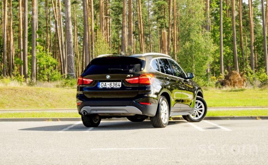 Black BMW X1 2016 in Riga, with an engine capacity of 2.00 L and mileage of 251 thousand km for 12990 €, photo 7 on AUTOMOTO.COM.LV