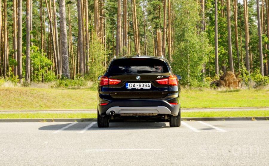 Black BMW X1 2016 in Riga, with an engine capacity of 2.00 L and mileage of 251 thousand km for 12990 €, photo 8 on AUTOMOTO.COM.LV