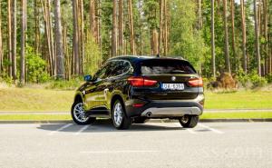 Black BMW X1 2016 in Riga, with an engine capacity of 2.00 L and mileage of 251 thousand km for 12990 €, photo 9 on AUTOMOTO.COM.LV