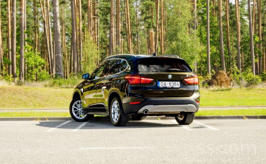 Black BMW X1 2016 in Riga, with an engine capacity of 2.00 L and mileage of 251 thousand km for 12990 €, photo 9 on AUTOMOTO.COM.LV