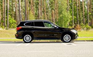 Black BMW X1 2016 in Riga, with an engine capacity of 2.00 L and mileage of 251 thousand km for 12990 €, photo 10 on AUTOMOTO.COM.LV