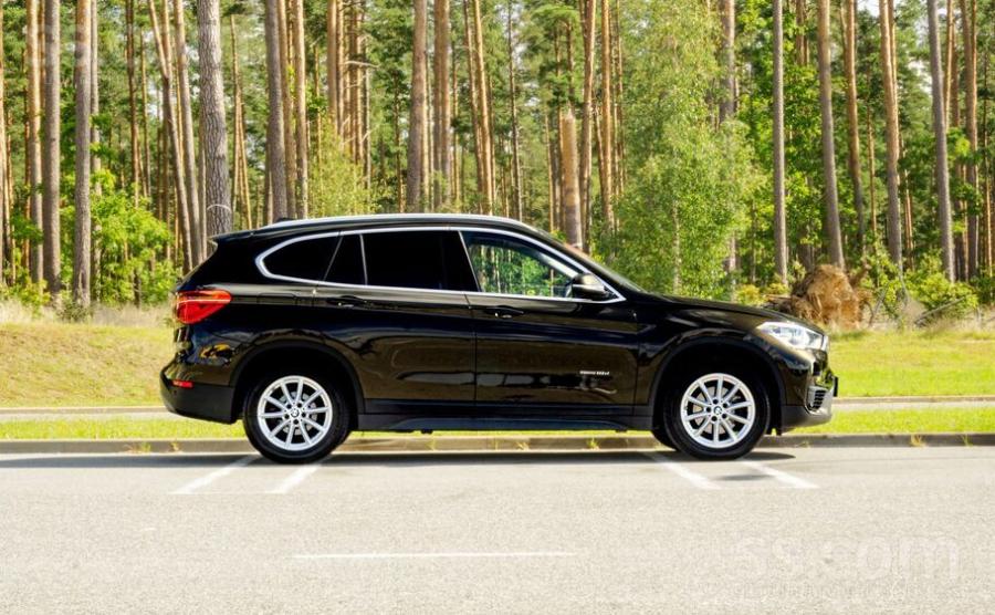 Black BMW X1 2016 in Riga, with an engine capacity of 2.00 L and mileage of 251 thousand km for 12990 €, photo 10 on AUTOMOTO.COM.LV