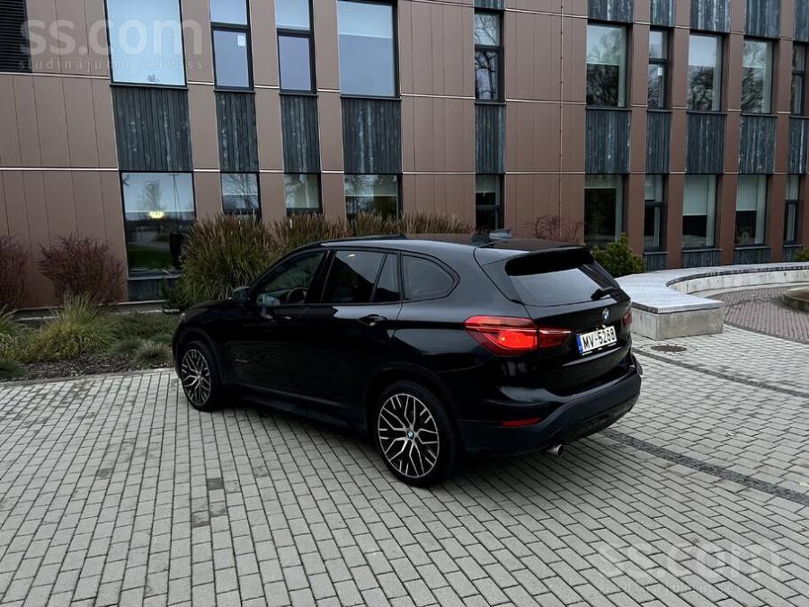 Melns BMW X1 2016 Dobele, ar dzinēja tilpumu 2.00 L un nobraukumu 267 tūkst. km par 9500 €, foto 3 vietnē AUTOMOTO.COM.LV