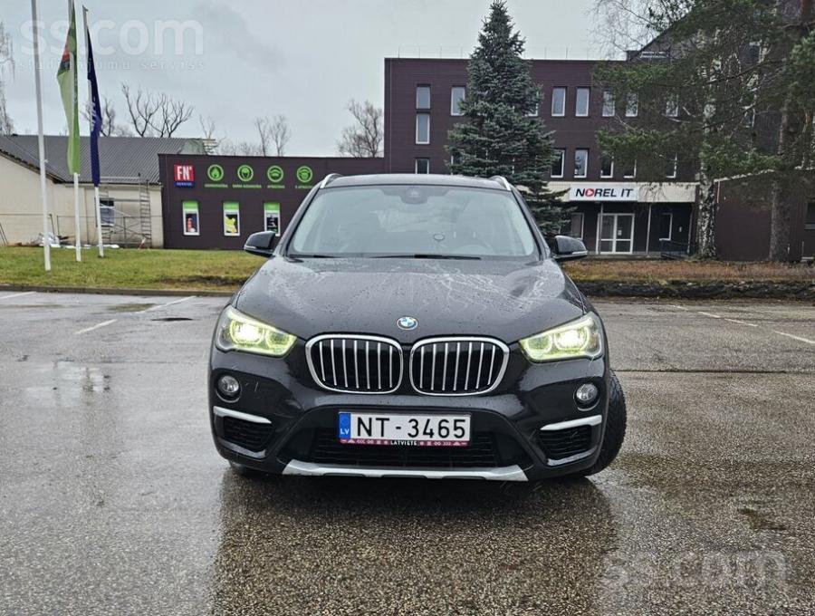 Black BMW X1 2017 in Valmiera, with an engine capacity of 2.00 L and mileage of 249 thousand km for 15250 €, photo 2 on AUTOMOTO.COM.LV