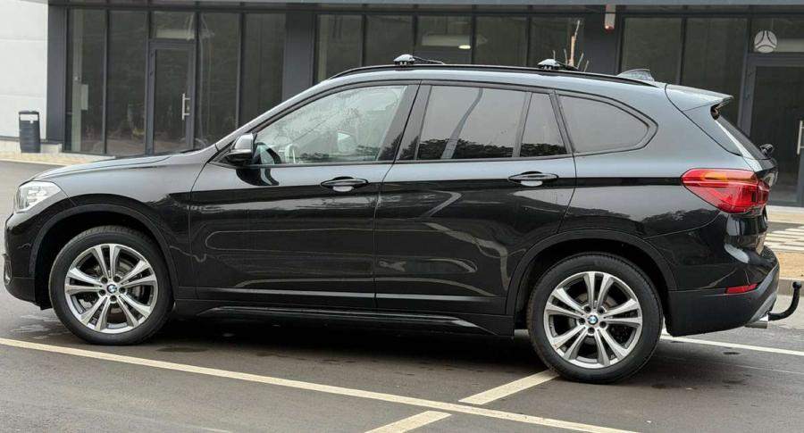 Black BMW X1 2017 in Utena, with an engine capacity of 2.00 L and mileage of 261 thousand km for 11200 €, photo 6 on AUTOMOTO.COM.LV
