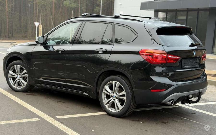 Black BMW X1 2017 in Utena, with an engine capacity of 2.00 L and mileage of 261 thousand km for 11200 €, photo 7 on AUTOMOTO.COM.LV