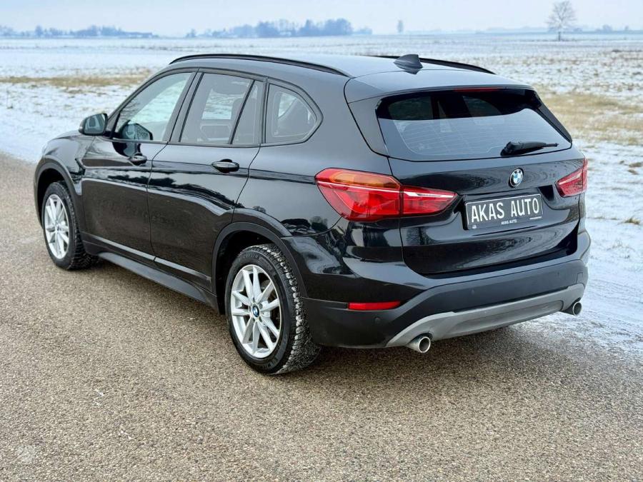 Black BMW X1 2017 in Vilkaviskis, with an engine capacity of 2.00 L and mileage of 276 thousand km for 12900 €, photo 3 on AUTOMOTO.COM.LV