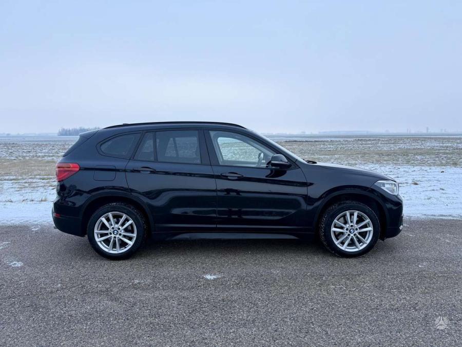 Black BMW X1 2017 in Vilkaviskis, with an engine capacity of 2.00 L and mileage of 276 thousand km for 12900 €, photo 6 on AUTOMOTO.COM.LV