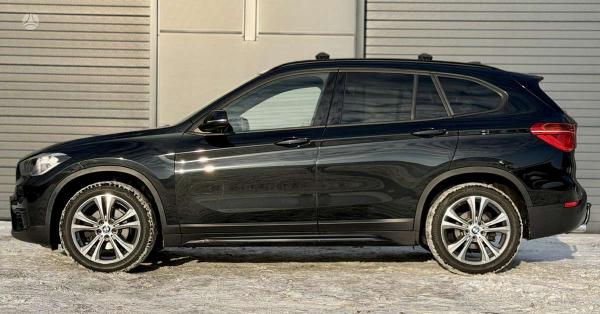 Black BMW X1 2017 in Utena, with an engine capacity of 2.00 L and mileage of 261 thousand km for 11200 €, photo 8 on AUTOMOTO.COM.LV