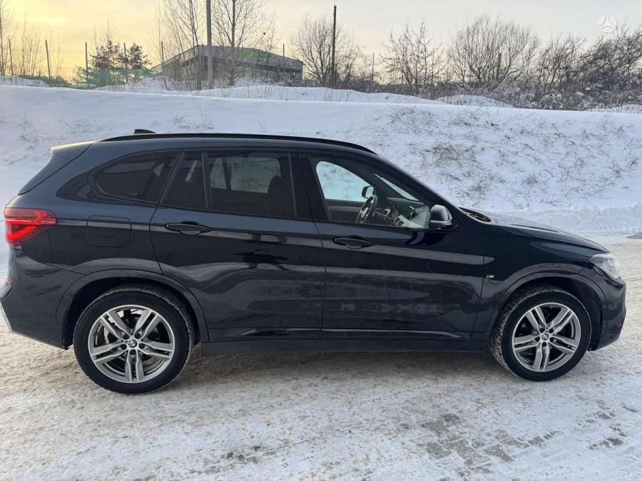 Melns BMW X1 2017 Viļņa, ar dzinēja tilpumu 2.00 L un nobraukumu 285 tūkst. km par 13450 €, foto 4 vietnē AUTOMOTO.COM.LV