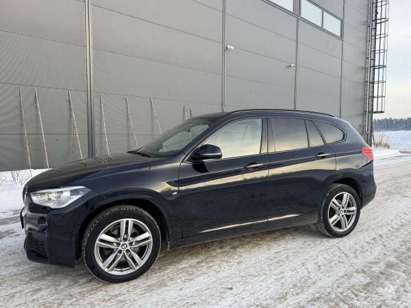 Black BMW X1 2017 in Vilnius, with an engine capacity of 2.00 L and mileage of 285 thousand km for 13450 €, photo 8 on AUTOMOTO.COM.LV