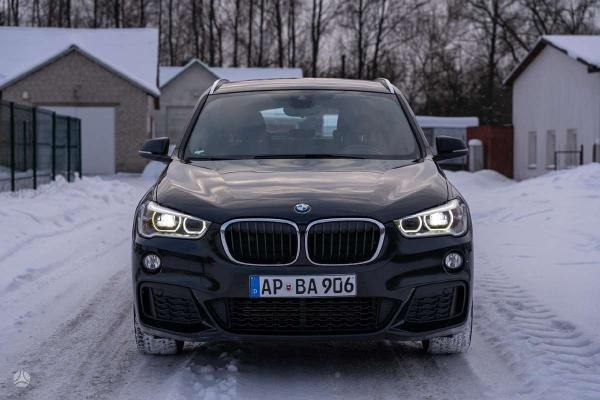 Black BMW X1 2017 in Vilnius, with an engine capacity of 2.00 L and mileage of 238 thousand km for 14500 €, photo 2 on AUTOMOTO.COM.LV