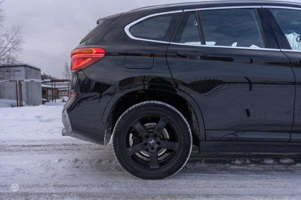 Black BMW X1 2017 in Vilnius, with an engine capacity of 2.00 L and mileage of 238 thousand km for 14500 €, photo 3 on AUTOMOTO.COM.LV