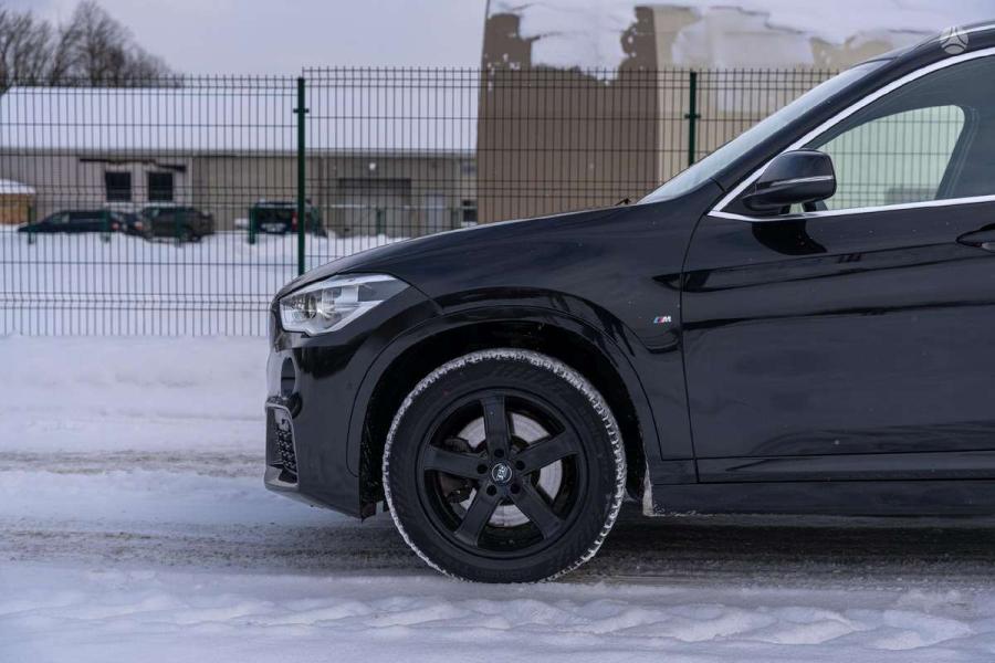 Black BMW X1 2017 in Vilnius, with an engine capacity of 2.00 L and mileage of 238 thousand km for 14500 €, photo 5 on AUTOMOTO.COM.LV