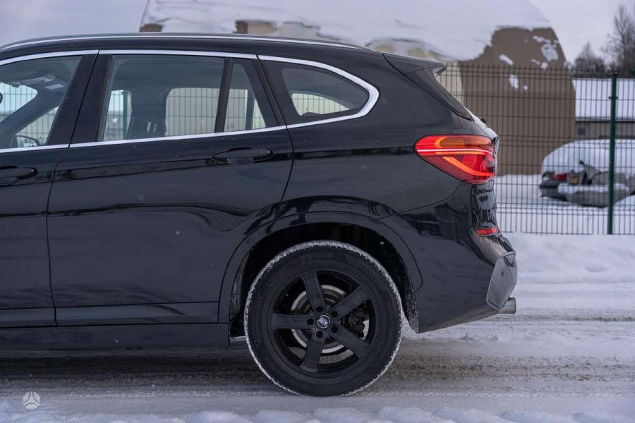 Black BMW X1 2017 in Vilnius, with an engine capacity of 2.00 L and mileage of 238 thousand km for 14500 €, photo 6 on AUTOMOTO.COM.LV