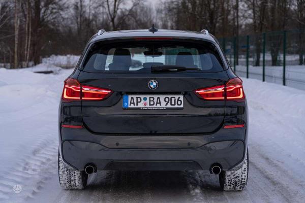 Black BMW X1 2017 in Vilnius, with an engine capacity of 2.00 L and mileage of 238 thousand km for 14500 €, photo 10 on AUTOMOTO.COM.LV