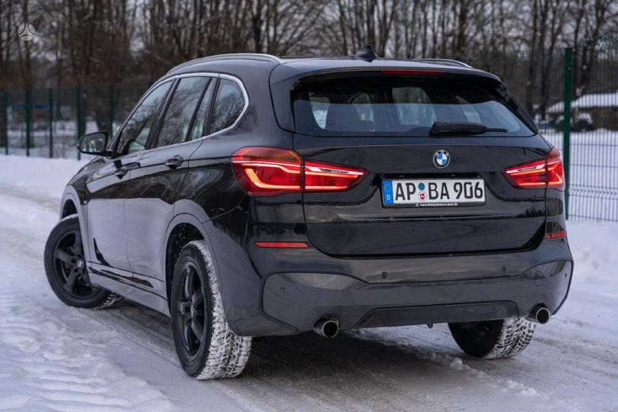 Black BMW X1 2017 in Vilnius, with an engine capacity of 2.00 L and mileage of 238 thousand km for 14500 €, photo 12 on AUTOMOTO.COM.LV