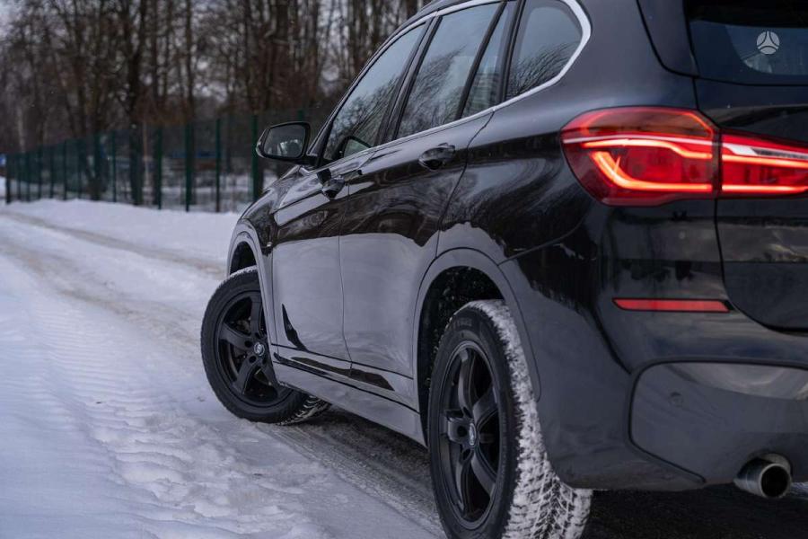 Black BMW X1 2017 in Vilnius, with an engine capacity of 2.00 L and mileage of 238 thousand km for 14500 €, photo 13 on AUTOMOTO.COM.LV