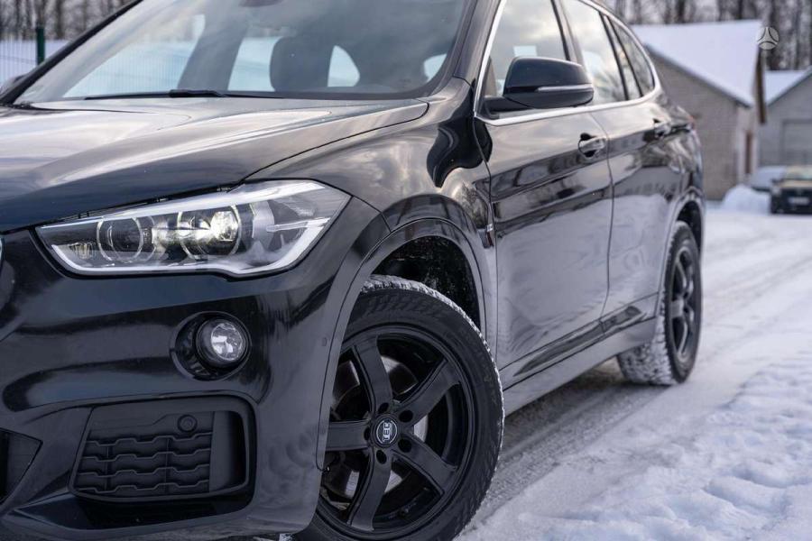 Black BMW X1 2017 in Vilnius, with an engine capacity of 2.00 L and mileage of 238 thousand km for 14500 €, photo 15 on AUTOMOTO.COM.LV