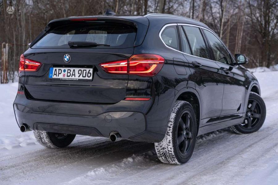 Black BMW X1 2017 in Vilnius, with an engine capacity of 2.00 L and mileage of 238 thousand km for 14500 €, photo 16 on AUTOMOTO.COM.LV