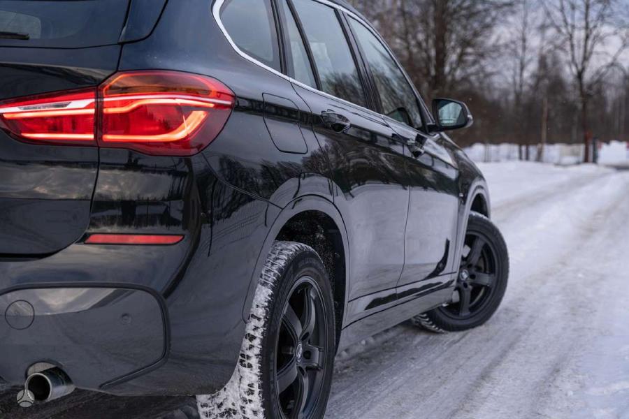 Black BMW X1 2017 in Vilnius, with an engine capacity of 2.00 L and mileage of 238 thousand km for 14500 €, photo 17 on AUTOMOTO.COM.LV