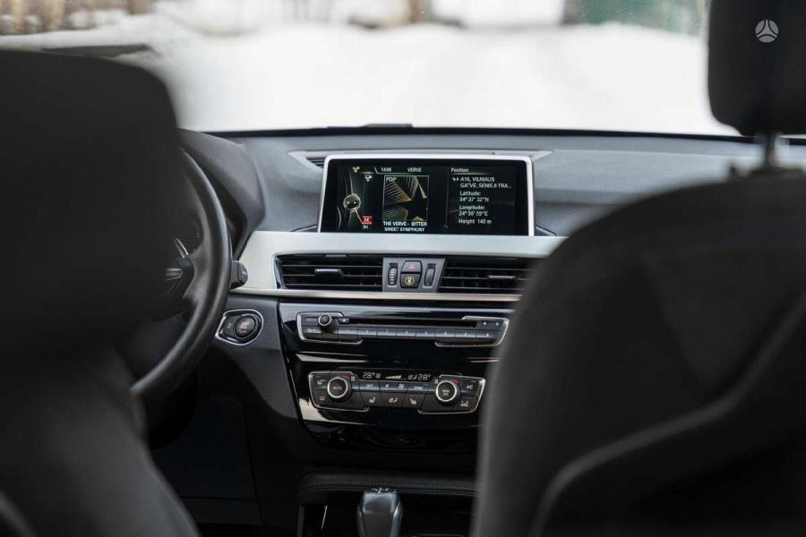 Black BMW X1 2017 in Vilnius, with an engine capacity of 2.00 L and mileage of 238 thousand km for 14500 €, photo 18 on AUTOMOTO.COM.LV