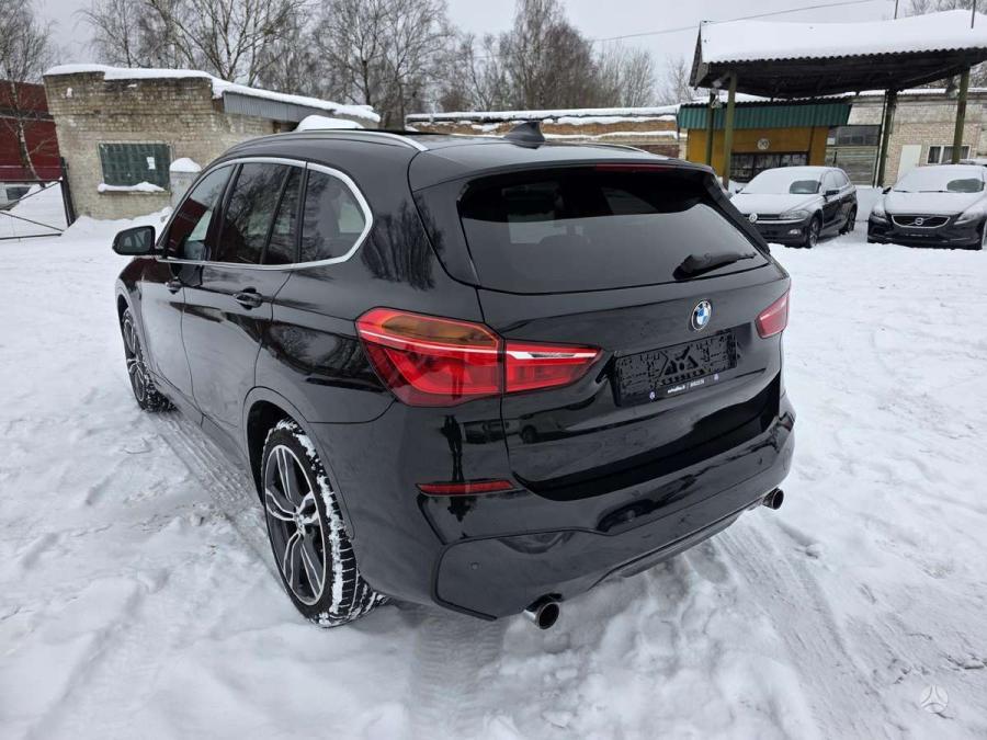 Melns BMW X1 2017 Telšiai, ar dzinēja tilpumu 2.00 L un nobraukumu 228 tūkst. km par 15350 €, foto 4 vietnē AUTOMOTO.COM.LV
