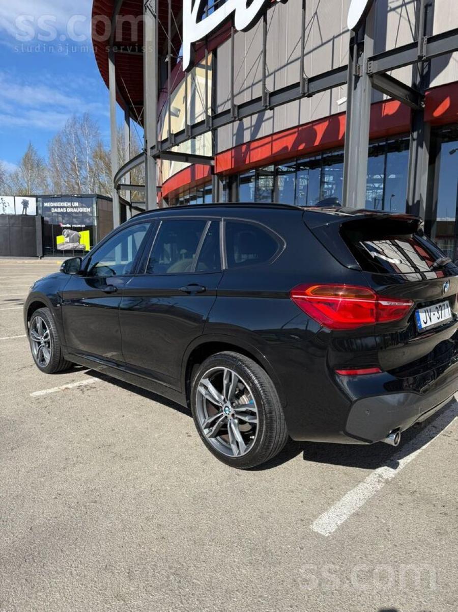 Black BMW X1 2017 in Riga, with an engine capacity of 2.00 L and mileage of 266 thousand km for 17000 €, photo 9 on AUTOMOTO.COM.LV