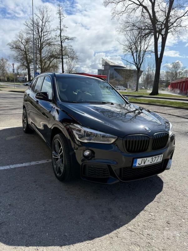 Black BMW X1 2017 in Riga, with an engine capacity of 2.00 L and mileage of 266 thousand km for 17000 €, photo 9 on AUTOMOTO.COM.LV