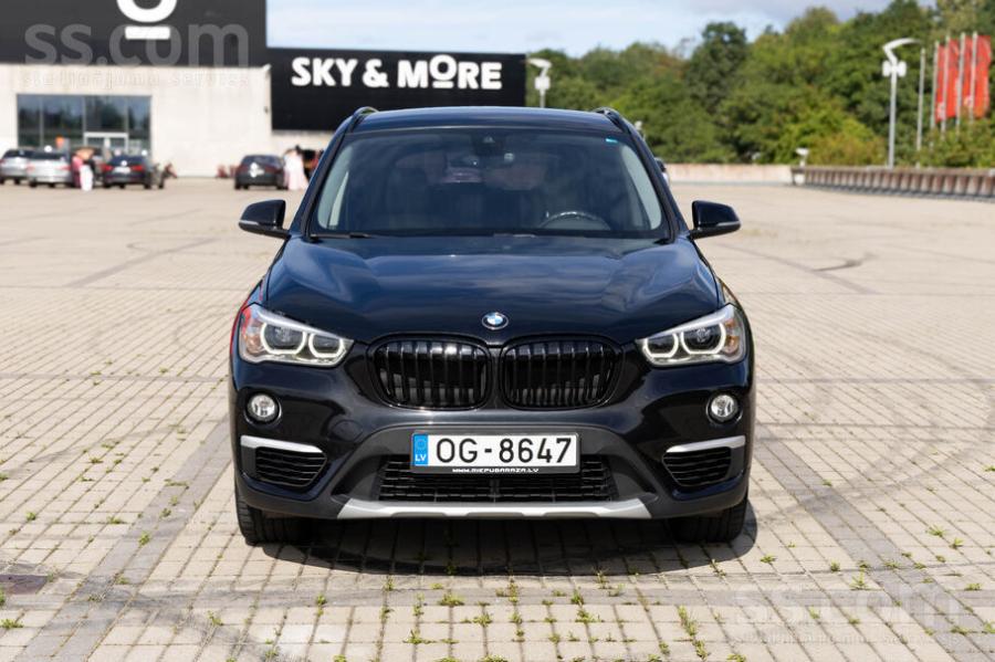 Black BMW X1 2017 in Riga, with an engine capacity of 2.00 L and mileage of 254 thousand km for 15290 €, photo 3 on AUTOMOTO.COM.LV